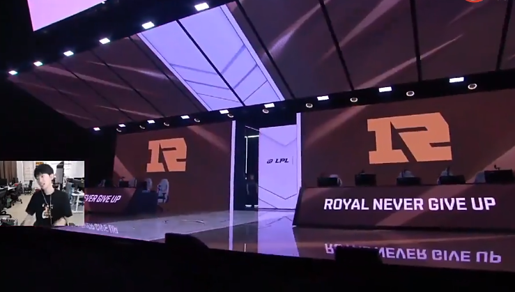 实属不易！RNG击败倒数第3的RW，Doinb大喊：他们回来了