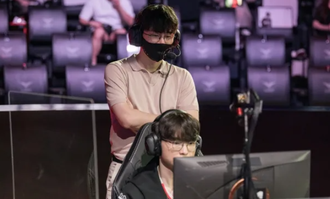 Faker被T1监督逼着当众道歉，网友直呼看不懂！