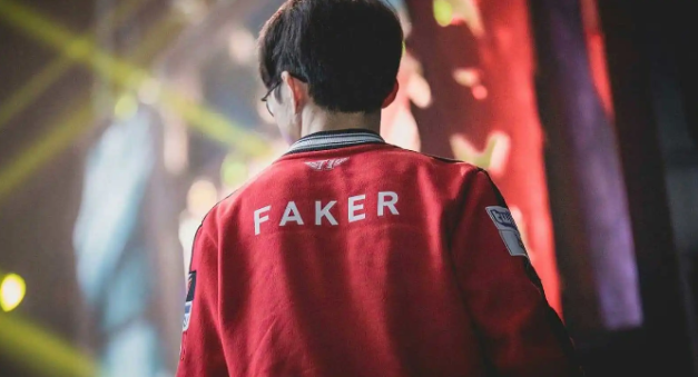 Faker被T1监督逼着当众道歉，网友直呼看不懂！