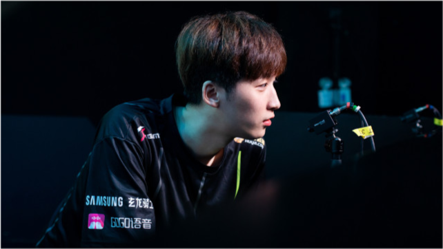 4AM永远撞车17SHOU被认为是外挂！夏季赛赛场奶茶破冰！