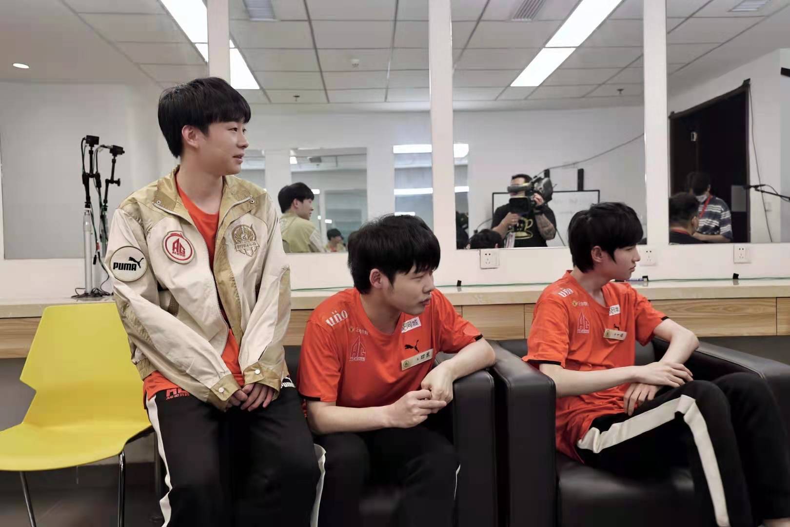 世冠小组赛：RW成A组“黑马”，和AG、TTG争第1，DYG想晋级有点难！