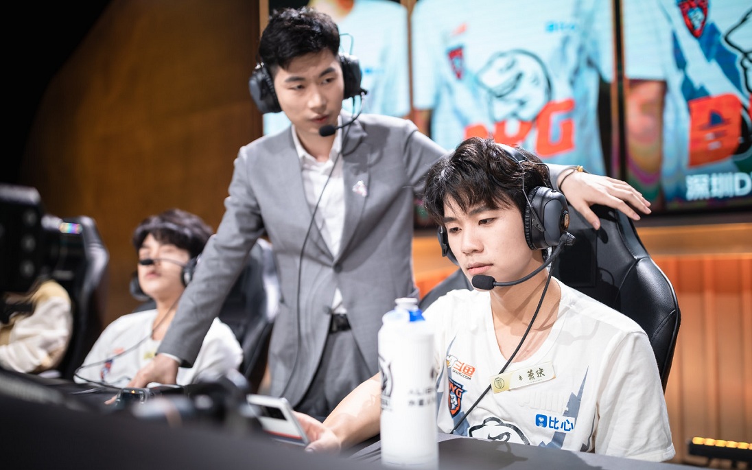 世冠8强出炉，AG超玩会3比1送深圳DYG出局，RW侠搭上末班车