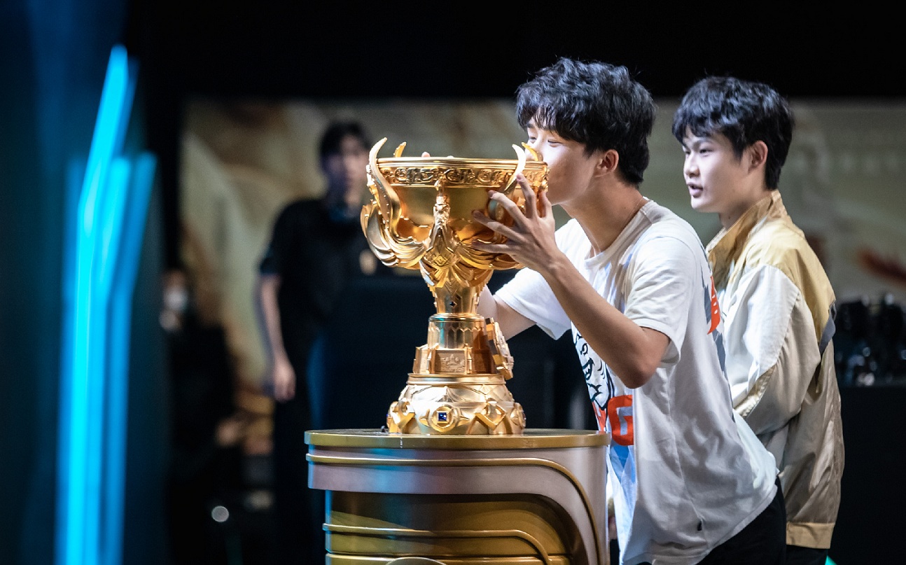 世冠8强出炉，AG超玩会3比1送深圳DYG出局，RW侠搭上末班车