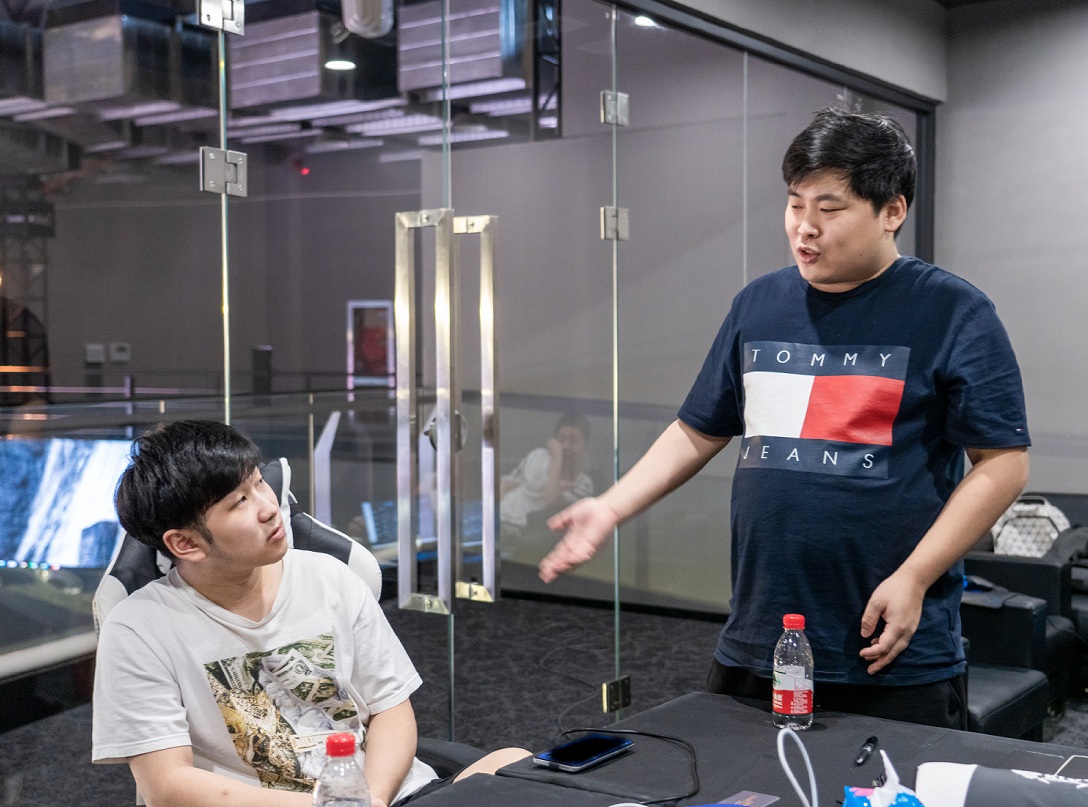 王者世冠四强对阵出炉，佛山GK有望继续突破，eStar王牌教练组合求败