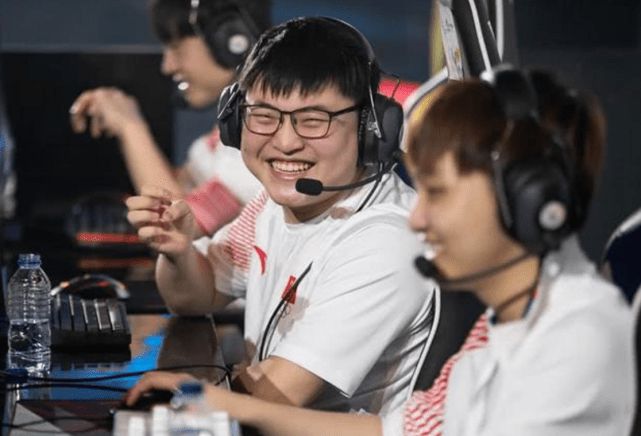 IG·UZI与IG·chovy正在连接！王思聪豪赌S12，再冲总冠军！