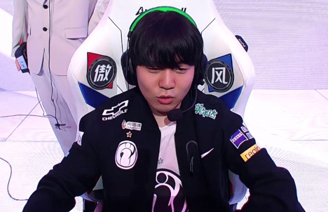 IG·UZI与IG·chovy正在连接！王思聪豪赌S12，再冲总冠军！