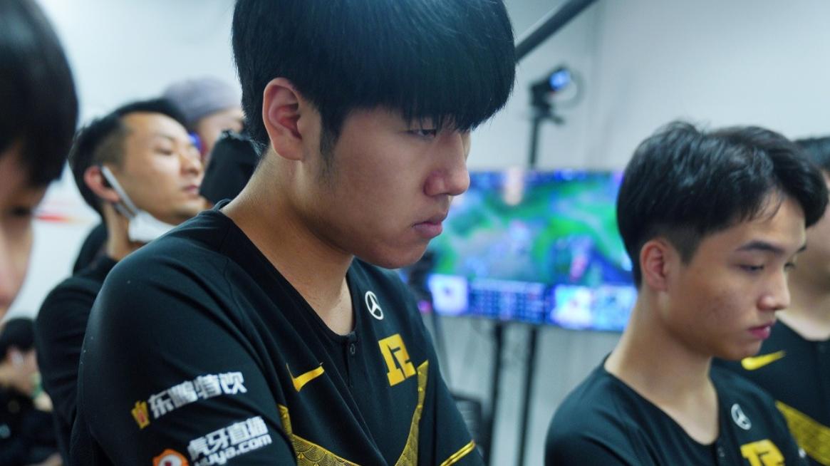 英雄联盟：如果UZI还在RNG，那RNG是否还会死保上单小虎