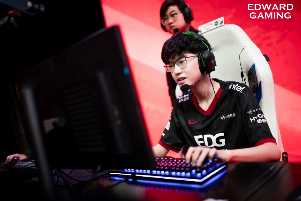 “WE直接将Jiejie打退役”，EDG动用三外援，网友嘲讽！Doinb：EDG不会运营