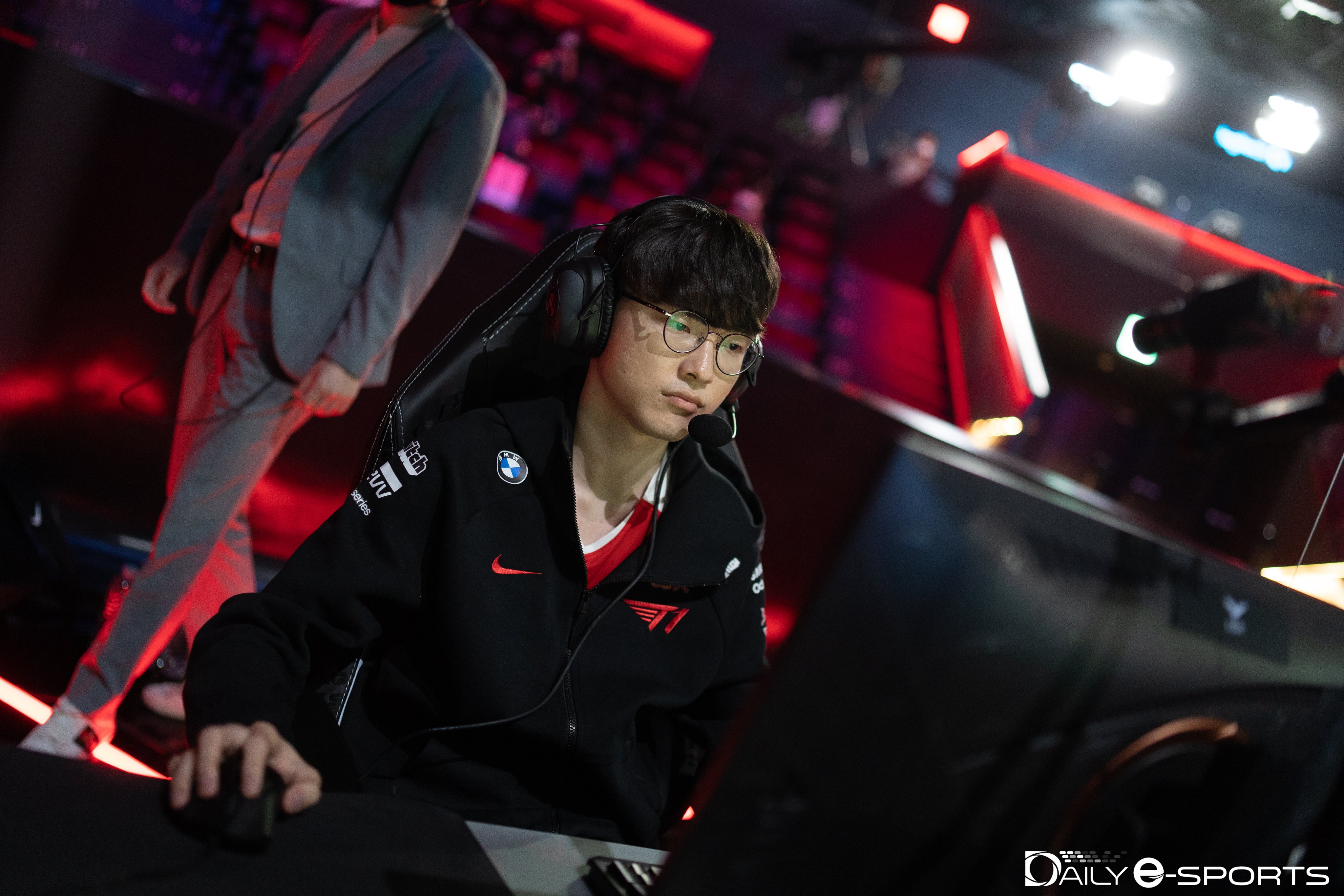 韩媒专刊：Faker与kkoma一起走过的9冠之路，10冠的舞台两人成为对手