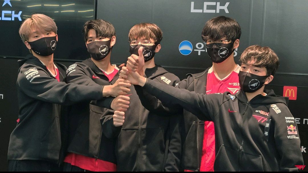 一比三不敌DK T1指挥背大锅 Faker终被打出中路差距