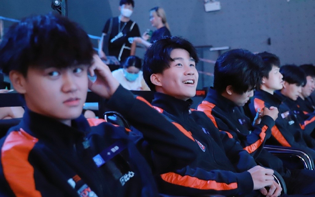 久诚试训LGD，DYG荣耀杯四连跪，小义转位效果不佳