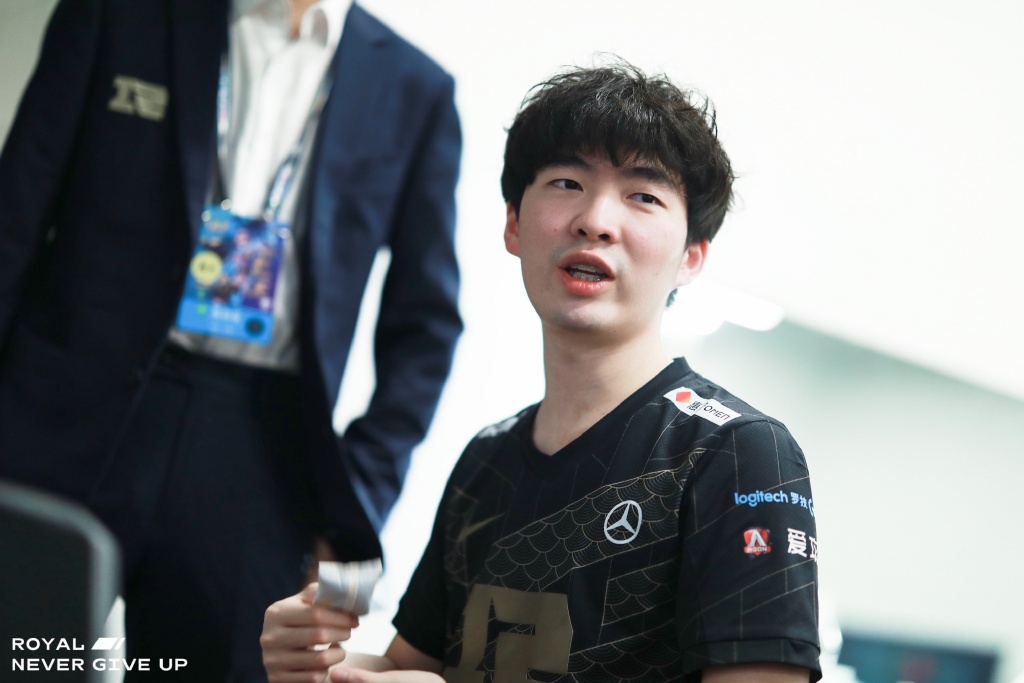 “Cryin与Faker同级！”外网为S11战队及选手评级，RNG四人为S，Lwx仅为B