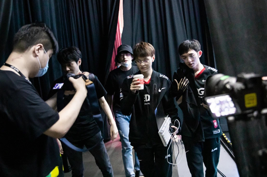 继RNG之后，EDG全员回归训练室，Scout数据面板抢镜