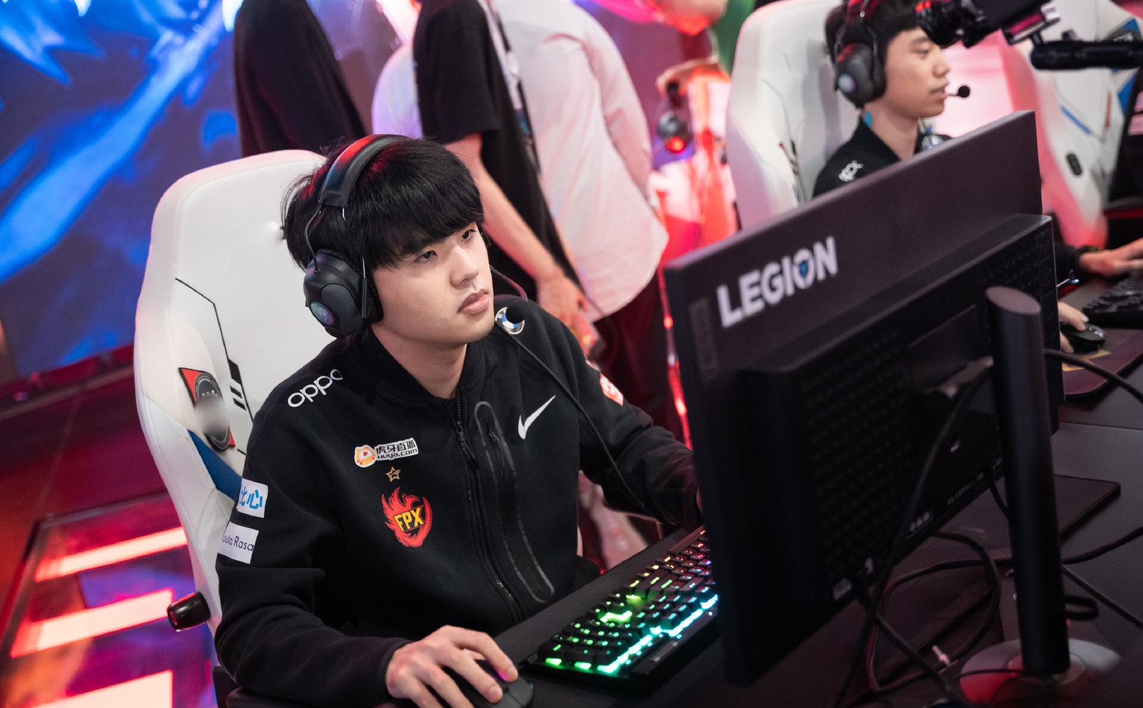 Uzi挂机退游，Lwx1-10破防，国服环境差谁之过？LOL惩罚迎来升级