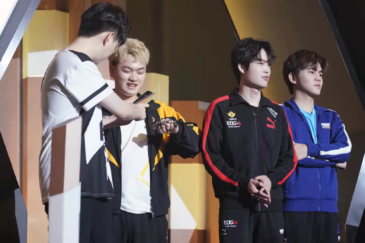 Hurt直播间透露：放弃职业生涯，正式转型直播，KPL第一射手彻底“消失”！