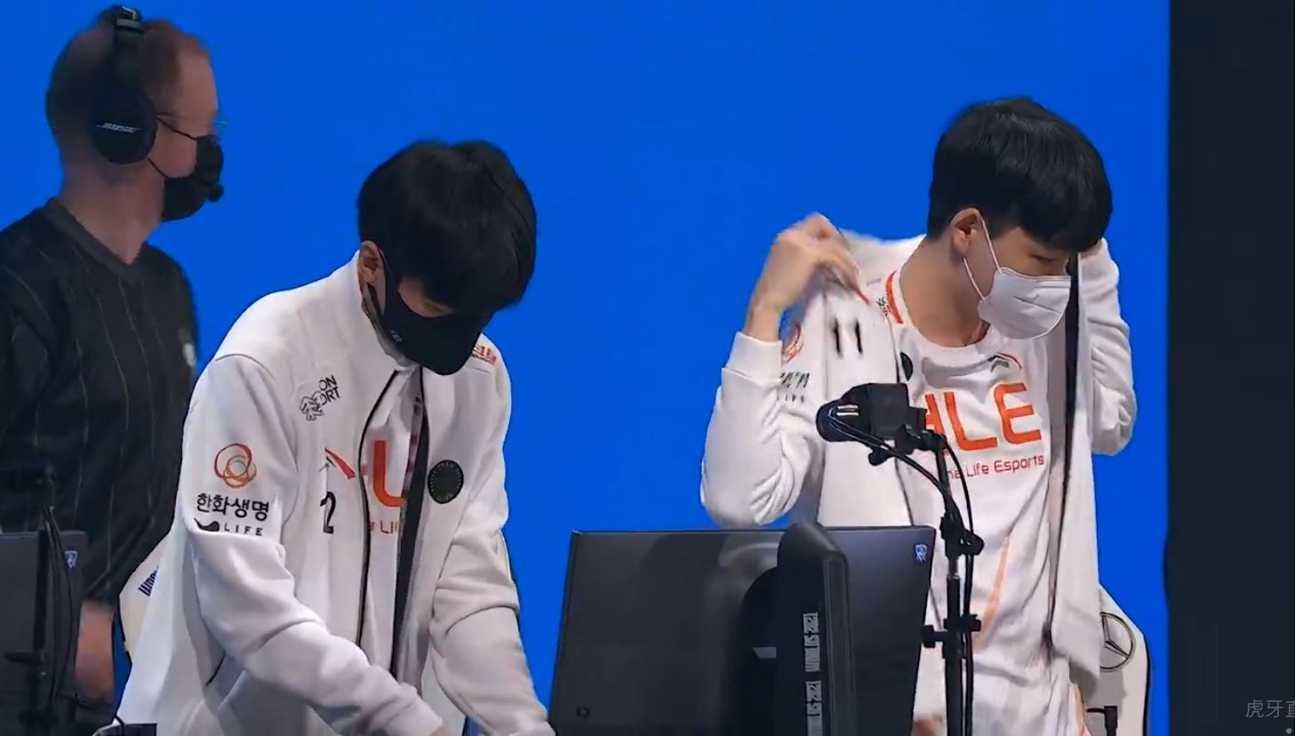 “阿乐就是战神”，LNG拿下S11揭幕战，吊打HLE！Deft都要哭了