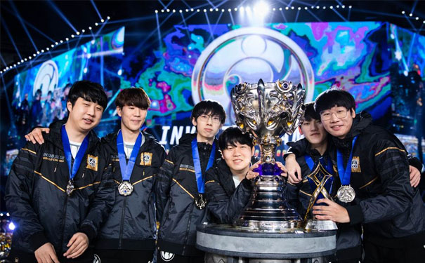 “IG和FPX夺冠都没有含金量”，外媒评选S赛冠军队伍：15年的SKT排名第2
