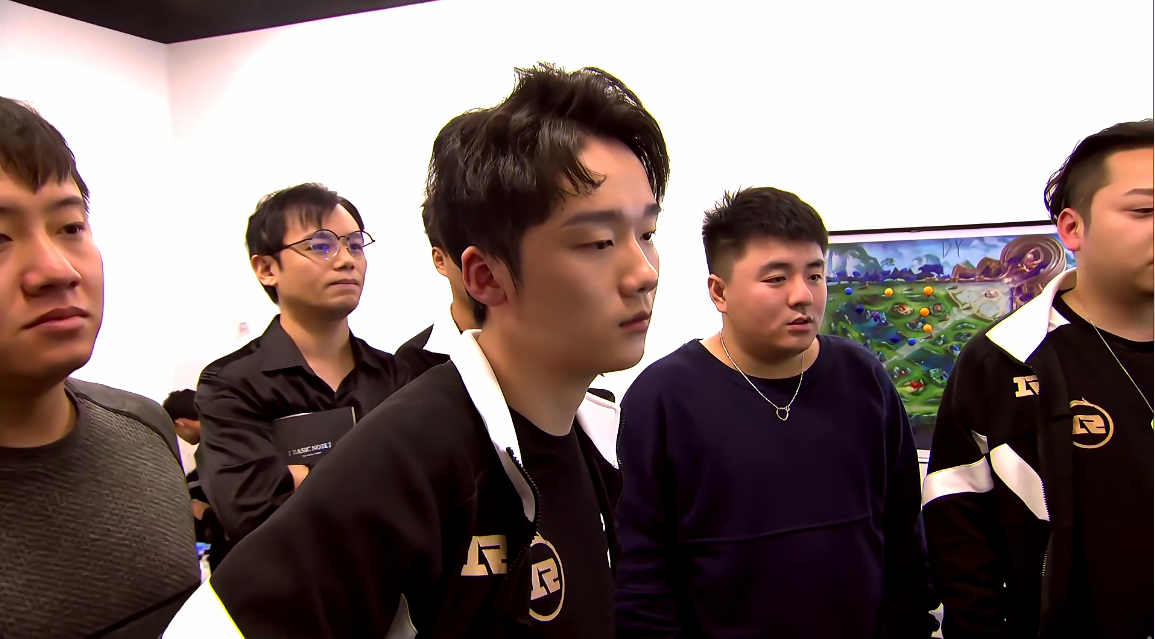 6.6打辅助都能被BP针对，晚秋“天崩开局”却打出尽力局，VG险胜RNGM！