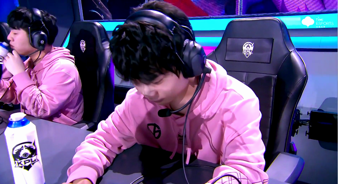 KPL秋季赛“第二个五杀”诞生！VG3-2险胜RNGM，6.6说出“转辅”辛酸