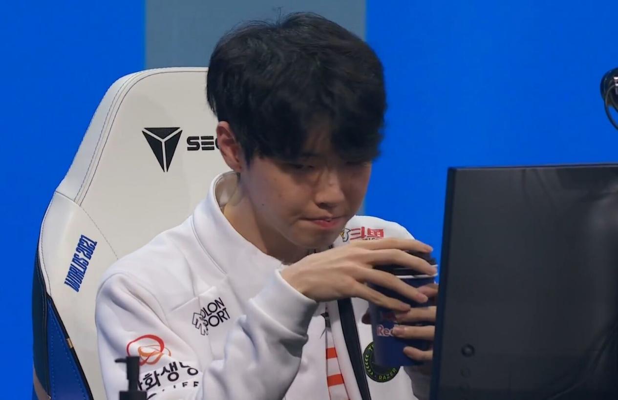 “HLE晋级Chovy乱杀”BYG中单打假赛被禁赛，战队老板开直播羞辱自己，Chovy看到后笑嘻了