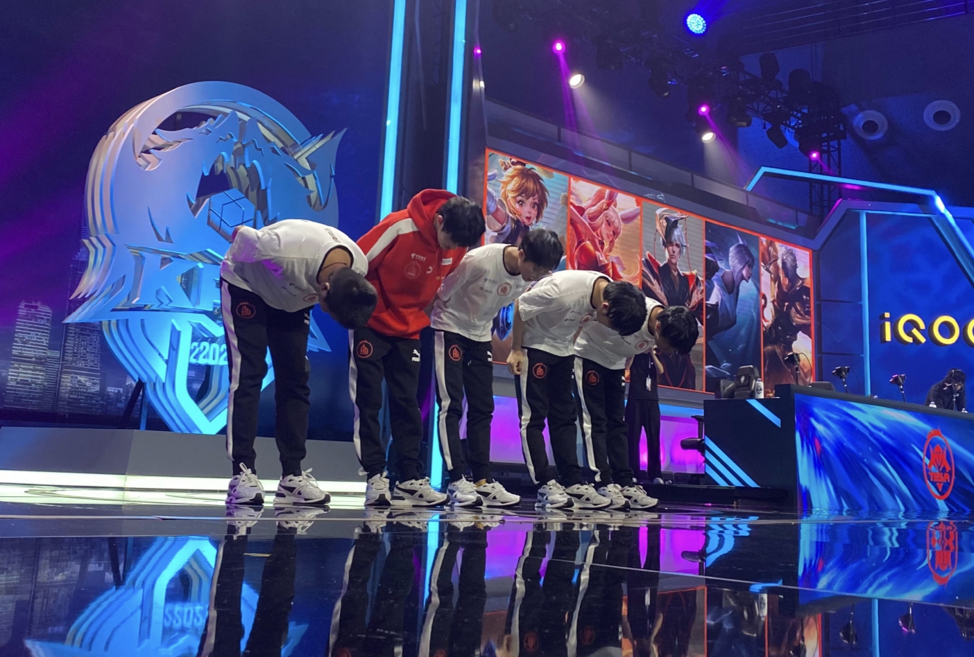 拼尽全力也难求一胜，AG超玩会留在S组，还真的是因为eStar的帮助