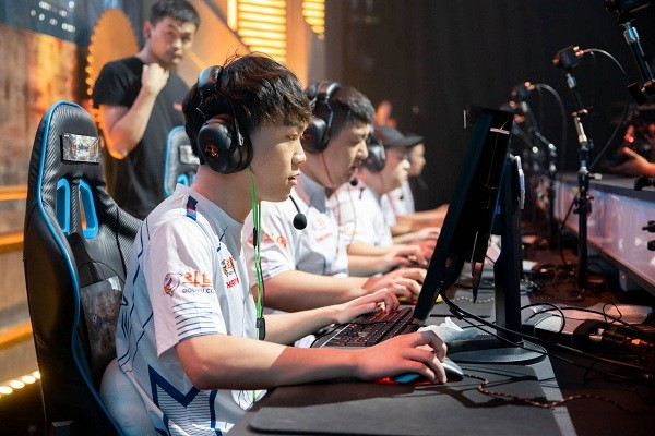 CF人物志｜肖奇伦：顶尖自由人的成长之路，冠军杯再次绽放光芒