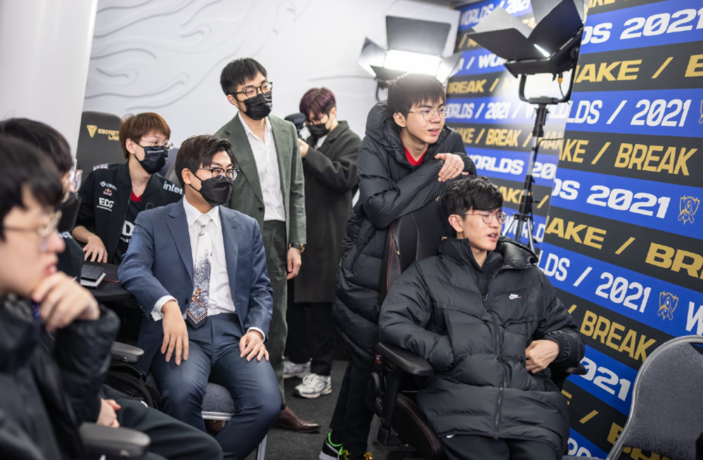 LCK训练赛更胜一筹？Faker说出心声，EDG教练组迎来挑战