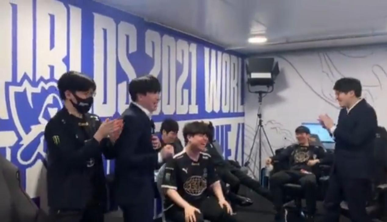 “抗韩奇侠Perkz要帮LPL进决赛”GEN模仿RNG抽签名场面，C9：再笑？准备好被我们送回家了吗？