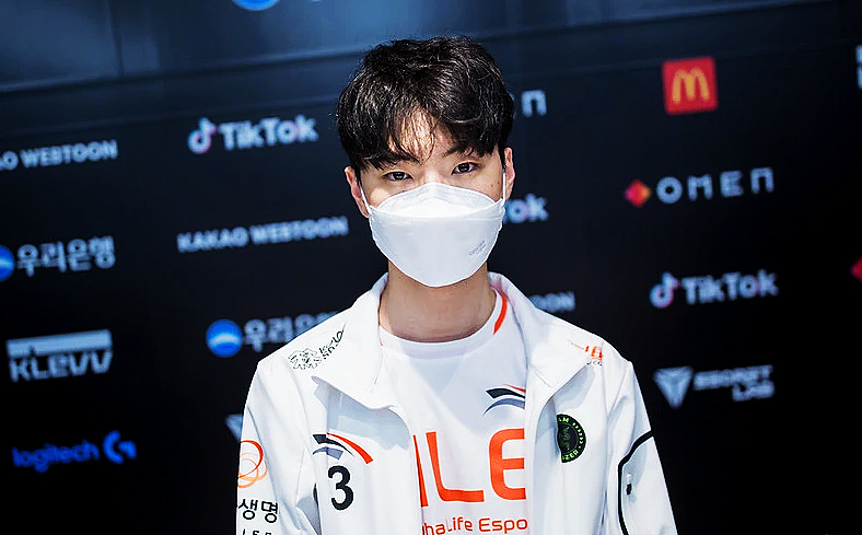 Zz1ta1复盘RNG比赛，调侃Chovy玩卡牌大都不会用，没Cryin那味！