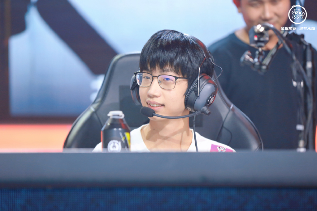 WB3：2KSG，花卷表示带不动，诗酒路西法成为最佳第六人