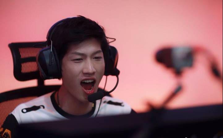 战胜附体！YJJ玩永劫无间11杀吃鸡，水友惊呆：不愧是官方赛冠军