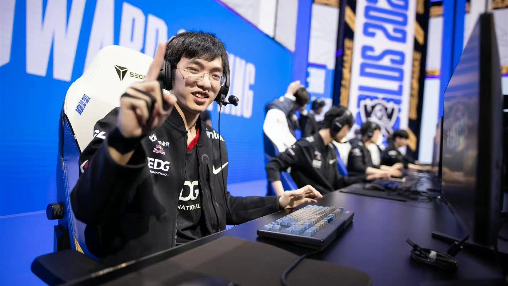 外网热议EDG晋级决赛：“LCK秋季赛”延期，提前恭喜DK夺冠？