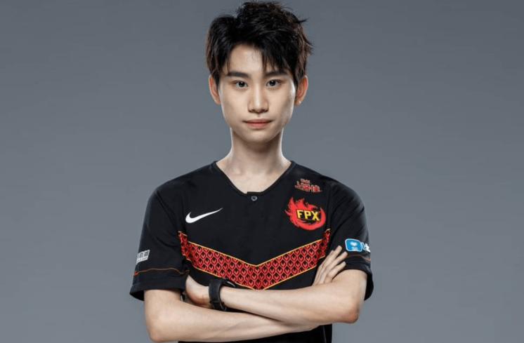 路人缘败光了？Doinb直播因打Rank太浪输掉比赛，惨遭队友嘲讽