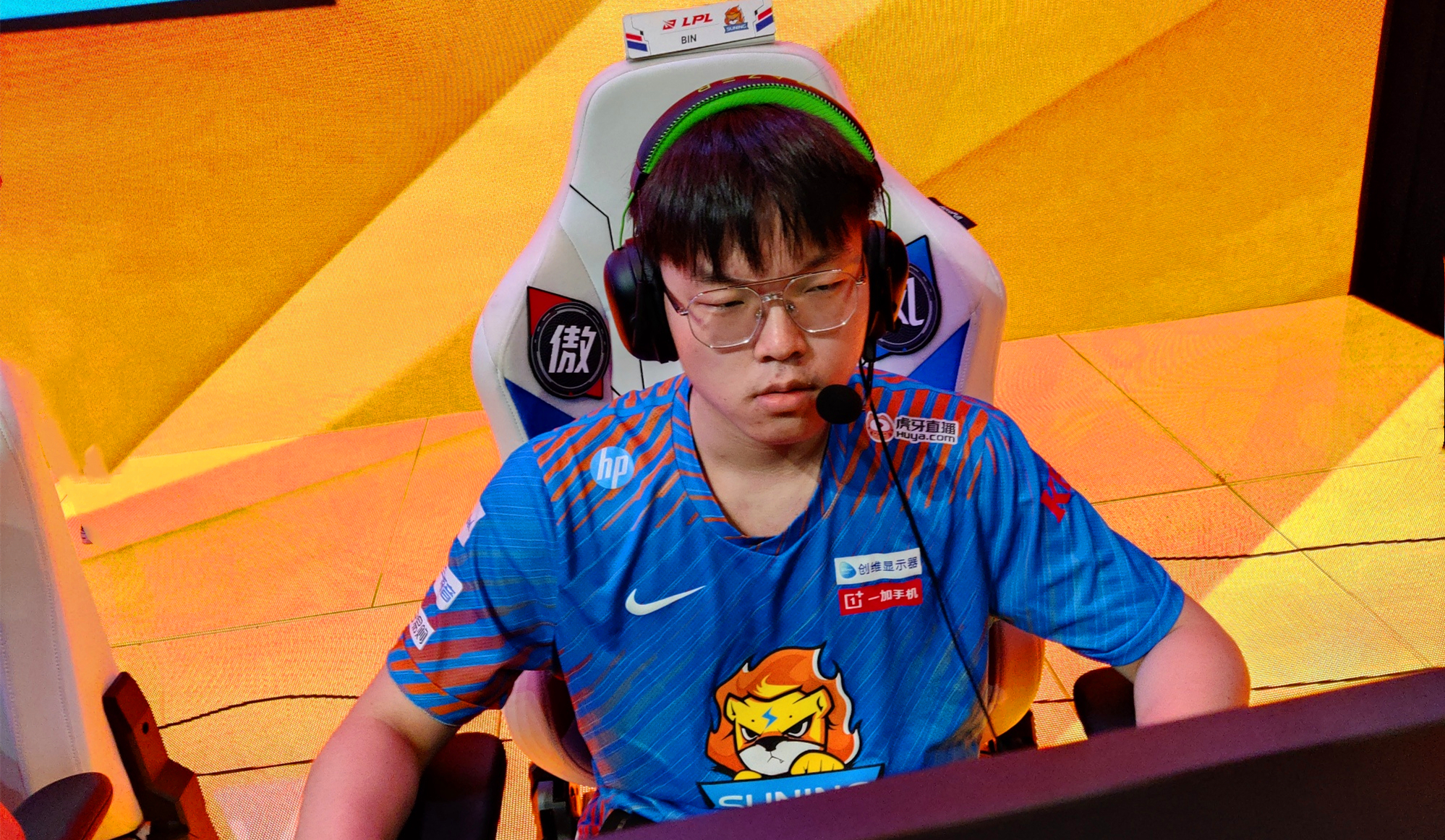 到底是Doinb菜还是出装问题？Bin复盘Doinb刀妹出装，结果真尴尬