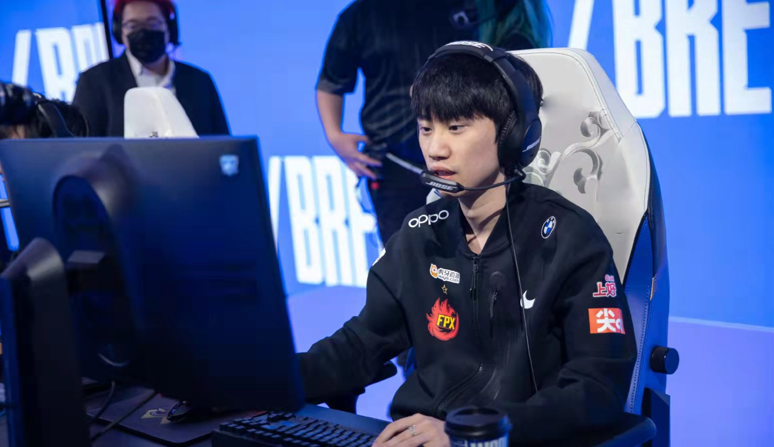 到底是Doinb菜还是出装问题？Bin复盘Doinb刀妹出装，结果真尴尬