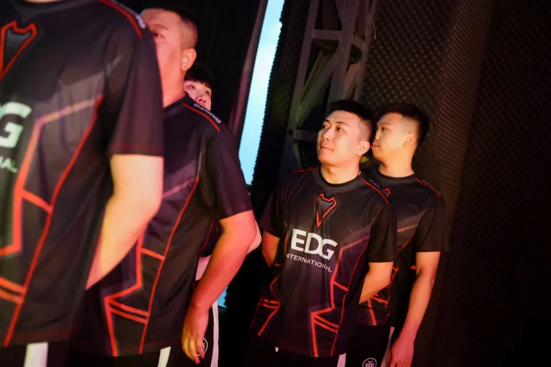 CFHD冠军杯｜夺冠劲旅相遇败者组！RNG、EDG经典对决即将重现