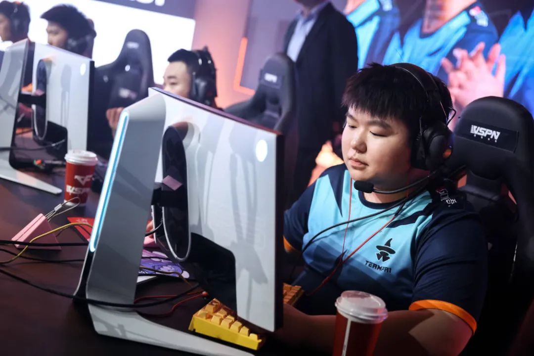 CFHD冠军杯｜狗子缘发威助EP轻松过关，RNG接连崩盘惨遭逆转