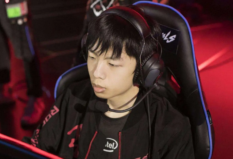 S11转会期：FPX和UP官宣：FMVP打野Tian和传奇下路SMLZ正式离队