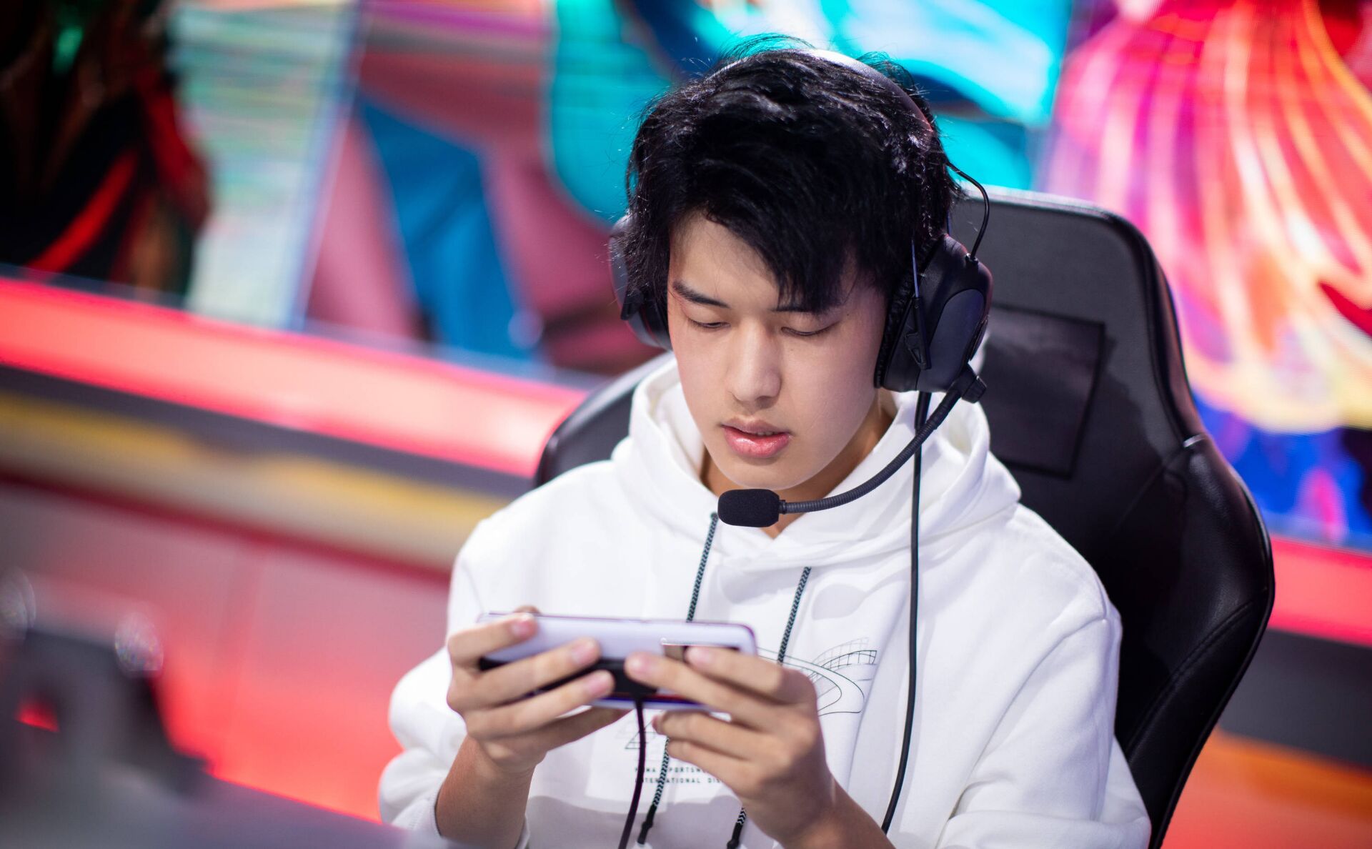 XYG取代成都AG进入S组，但是他们终究成为了秋季赛的成都AG超玩会