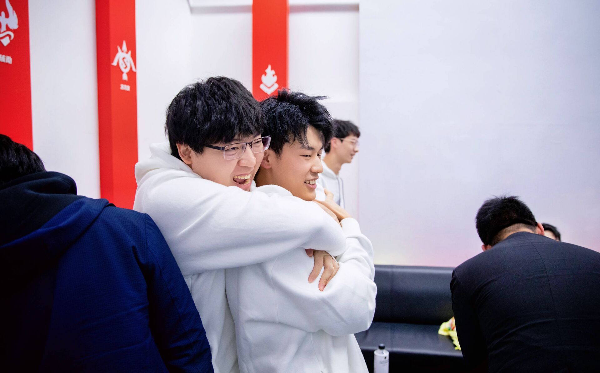 XYG取代成都AG进入S组，但是他们终究成为了秋季赛的成都AG超玩会