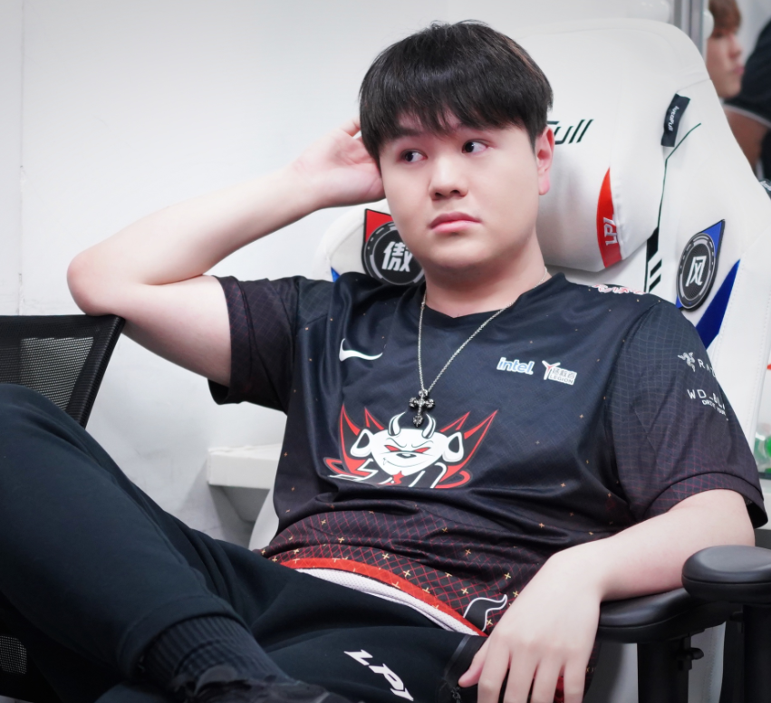 银河战舰来了？S11转会期BLG选手阵容爆料合集，中单FoFo下路UZI