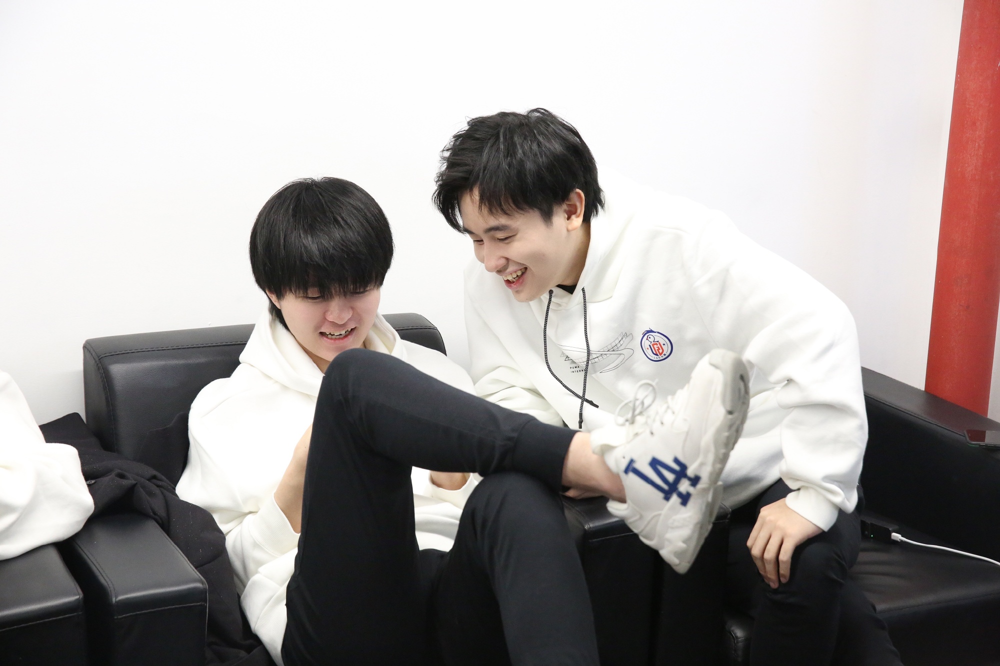 WE七连败结束秋季赛之旅，LGD两连胜收官，网友：早用这个阵容都进季后赛了