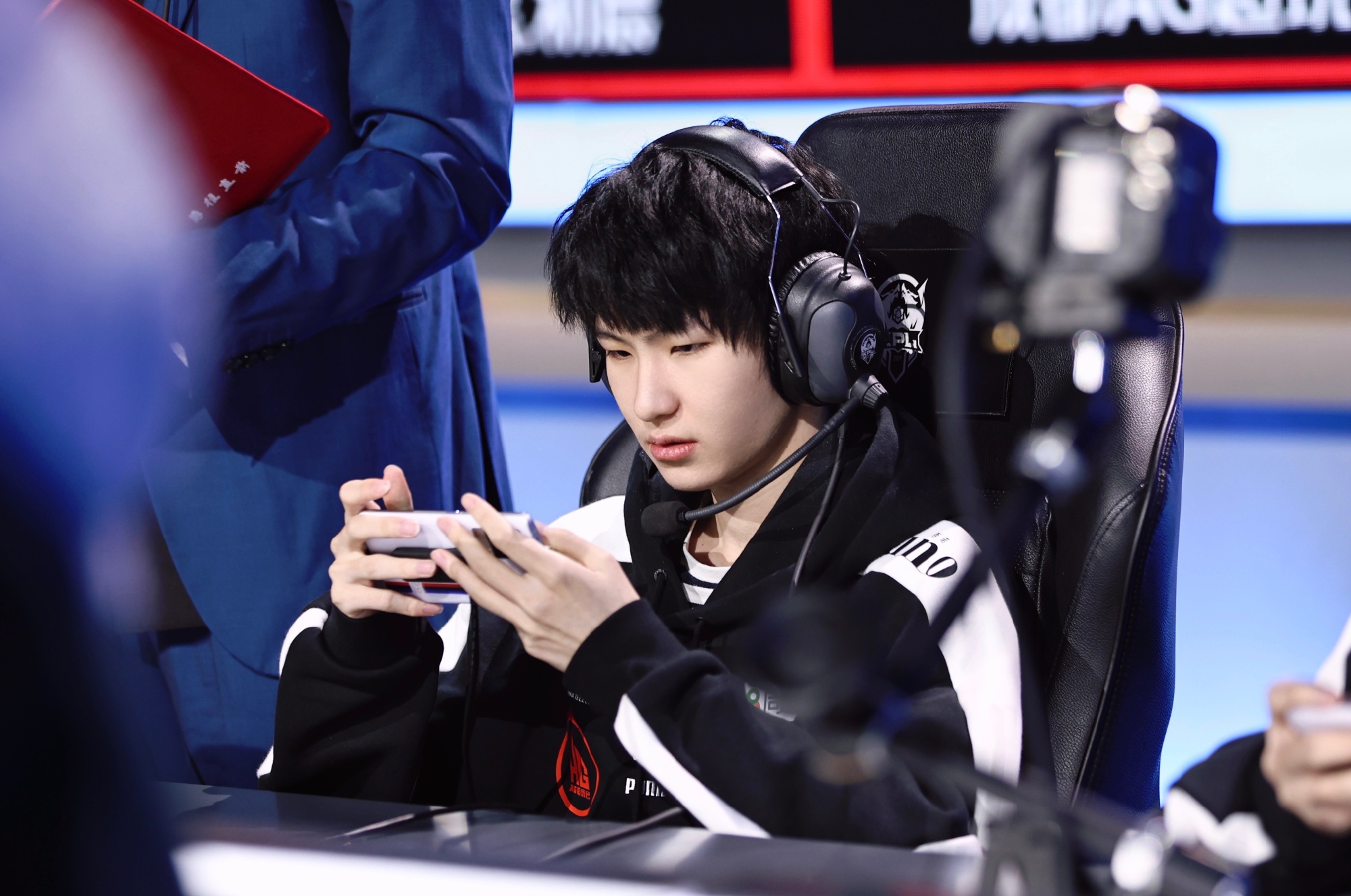 AG3-2战胜MTG，成功在A组登顶，控分言论不攻自破，八强之位唾手可得