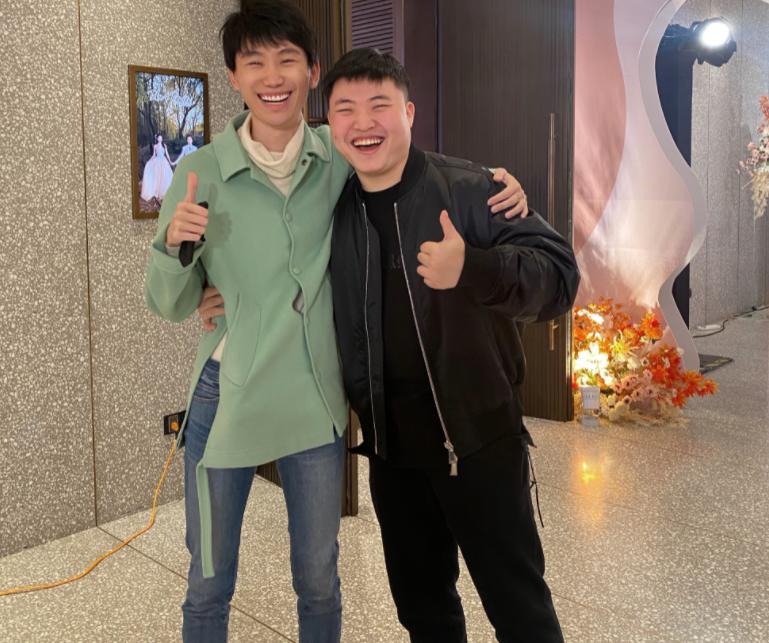 RNG教练Tabe与女友正式完婚！Doinb和Uzi到场！