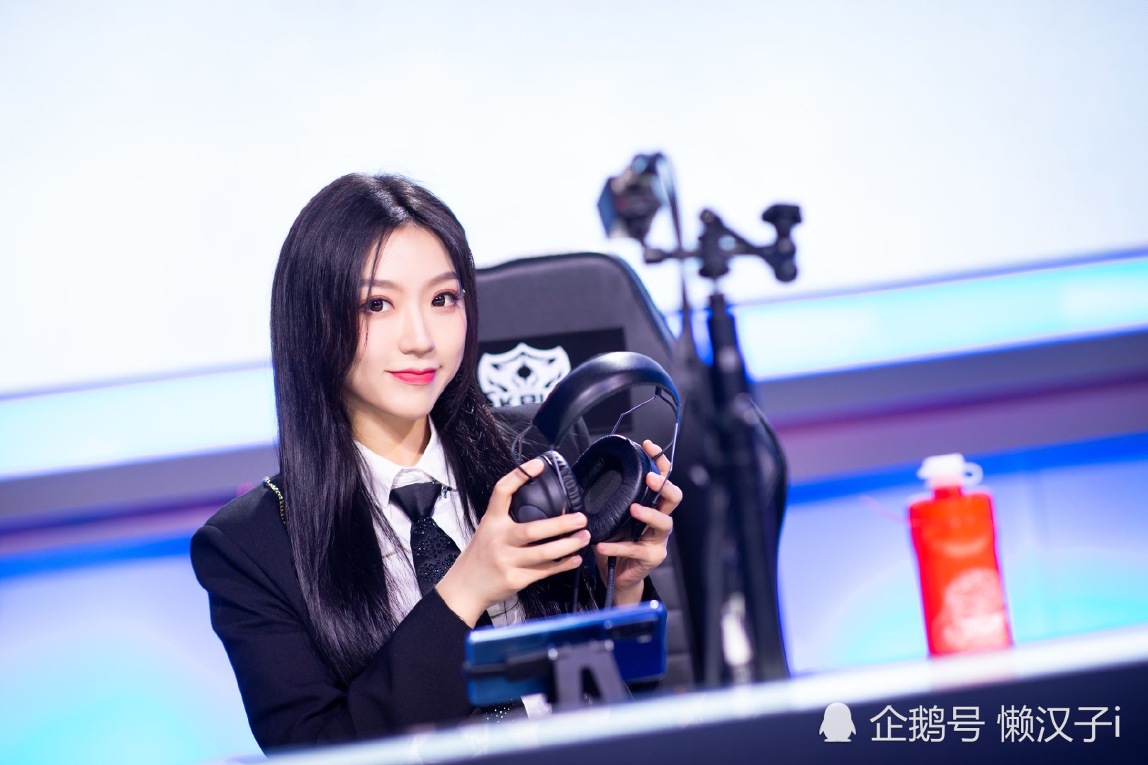 天云解说AIC比赛，网友直呼认不出来！KPL自带“美颜滤镜”？