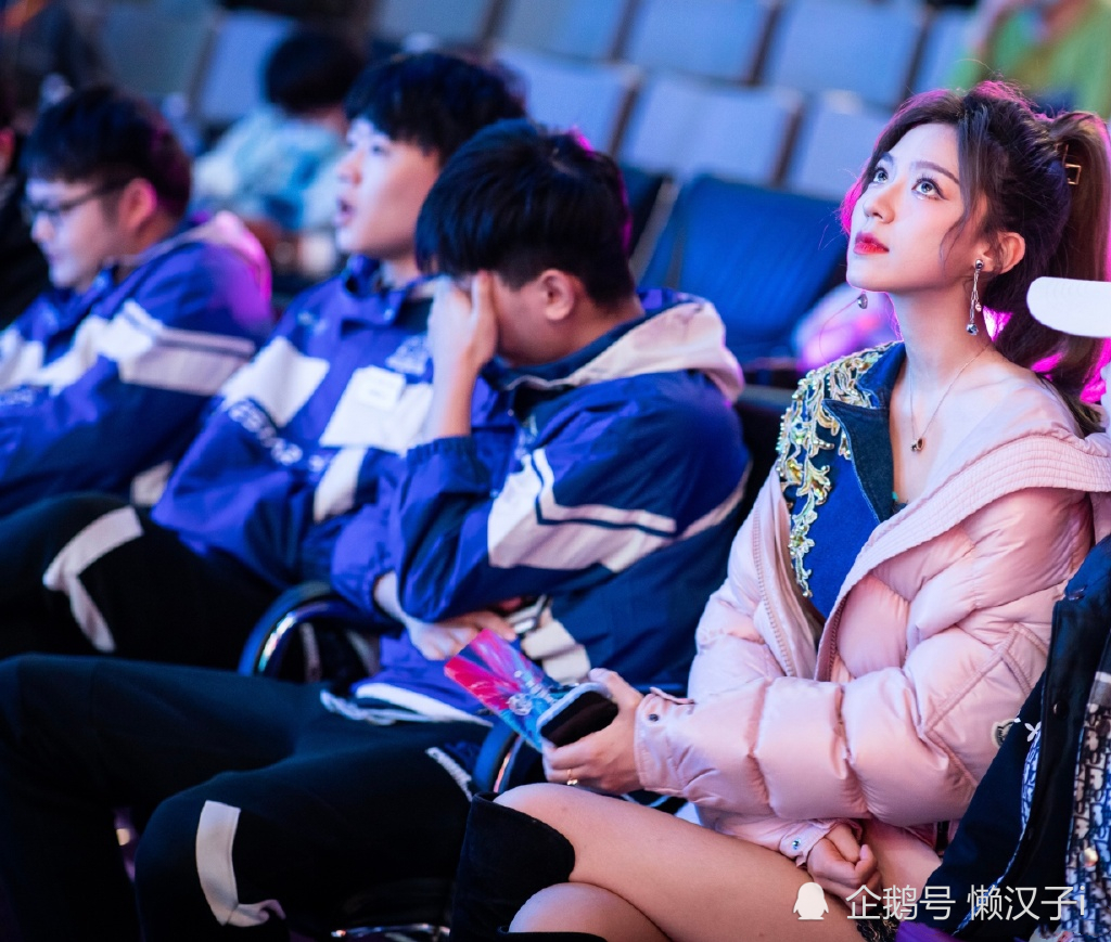 天云解说AIC比赛，网友直呼认不出来！KPL自带“美颜滤镜”？