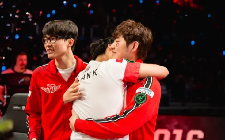 Bang宣布退役后连发十张图！满是SKT回忆，其中一张特别扎心