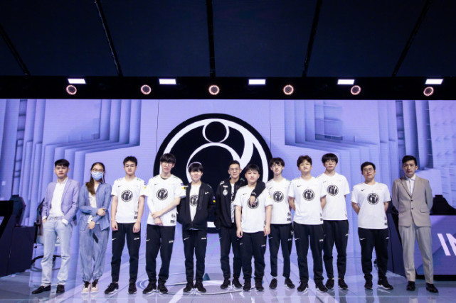 “IG藏了大招，没有摆烂”，知情人爆料：明年只有LGD会摆烂！Doinb透露，有1支队伍看上Rookie了