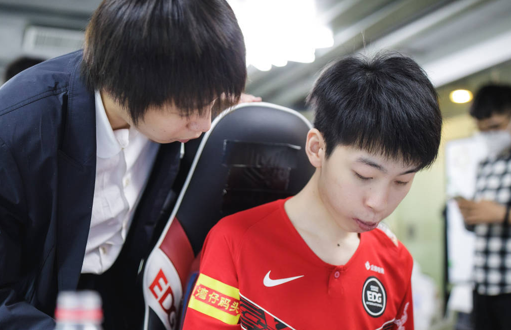 LPL圈内人直播爆料，EDG小将0909加盟IG，Puff南风再度绑定