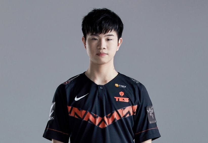 “LPL又一银河战舰诞生！”知情人爆料：Rookie携手Kanavi加盟V5，还有顶级教练团执教！RNG成立至臻全华班